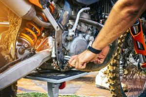 How a 4 Stroke Dirt Bike Engine Works - Look at the Four Stages